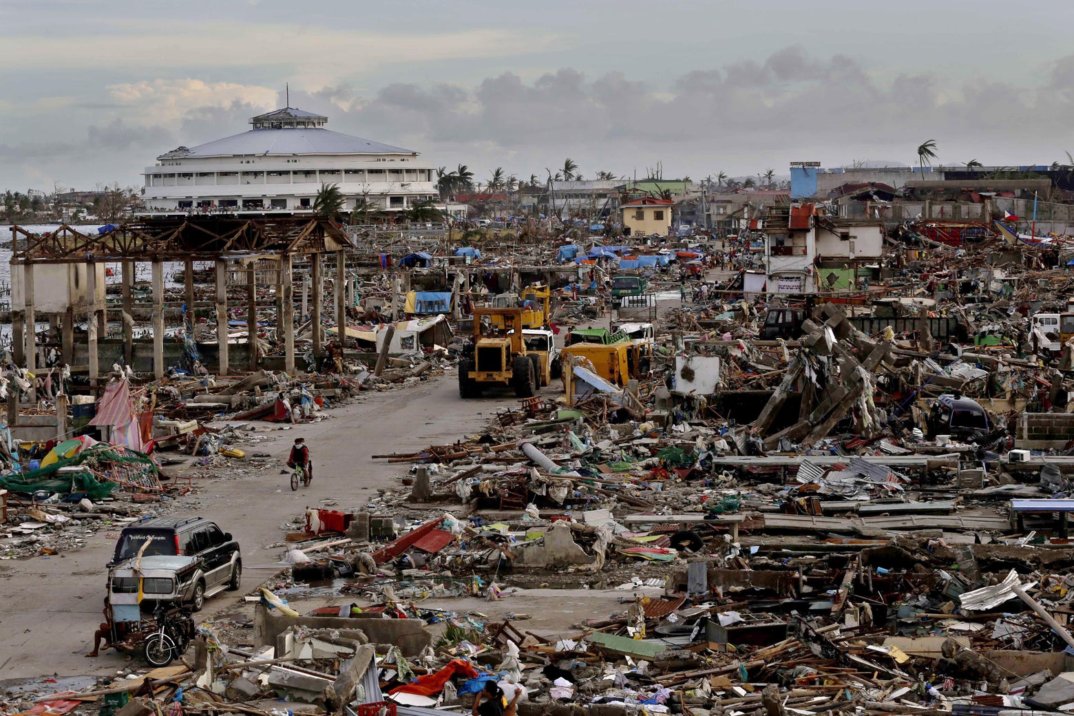 Slatest PM: Typhoon survivors become increasingly desperate