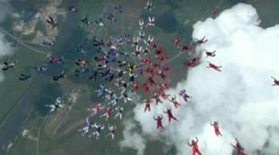 Russian women skydive: Freefall video sets world record.