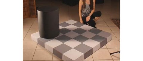 Optical illusion: Shades of gray.