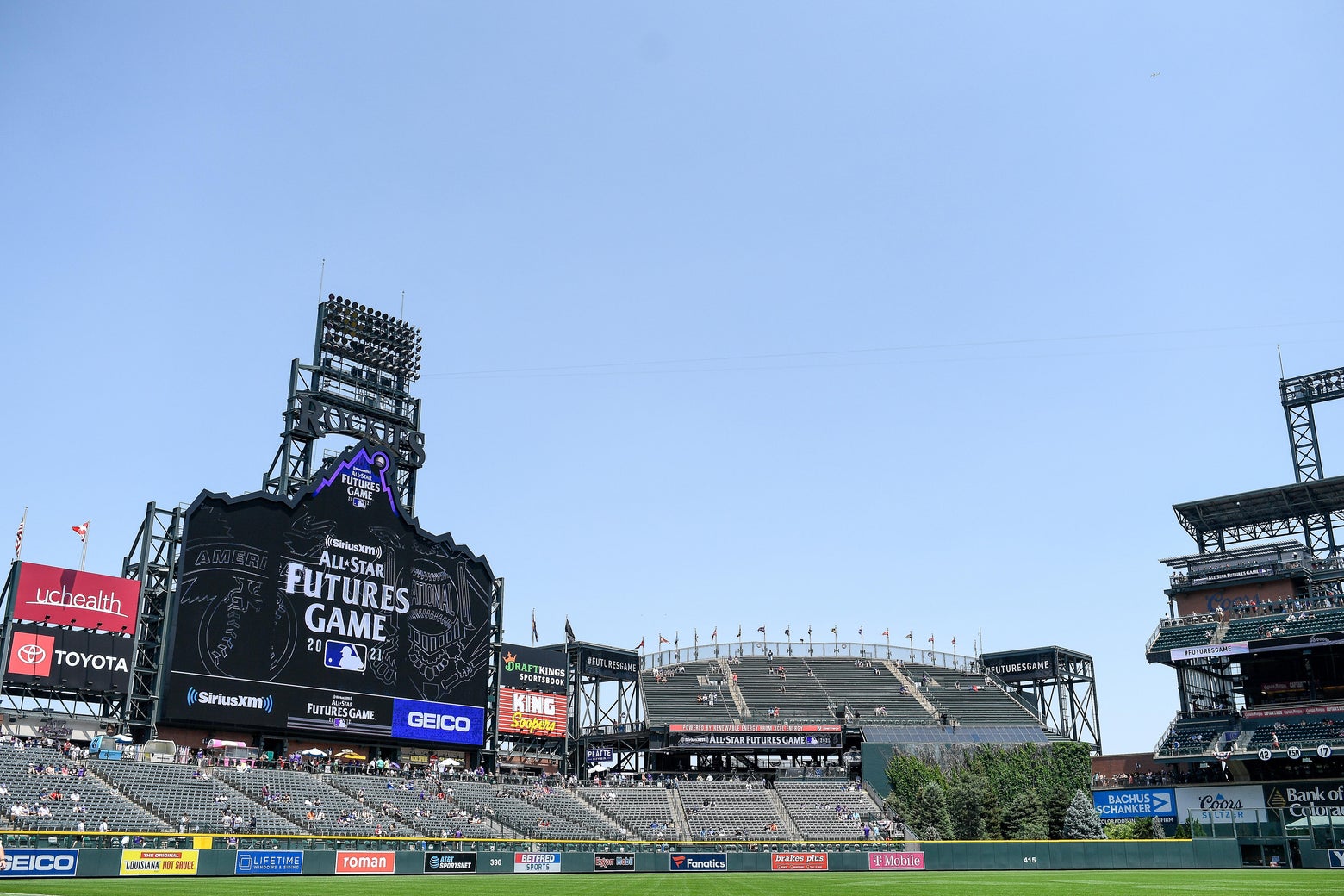 Four arrested with lots of weapons amid fears of “Las Vegas-style ...