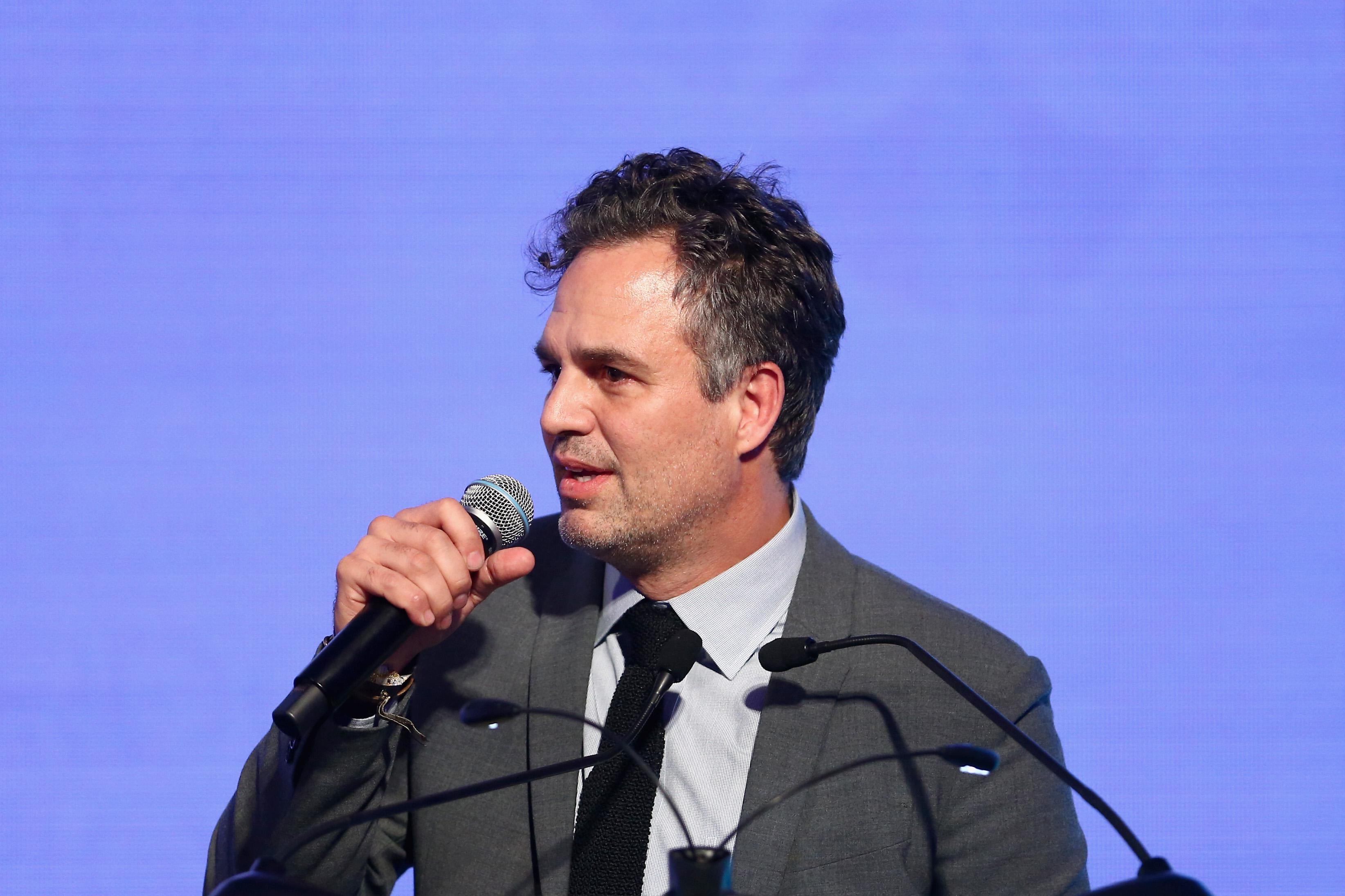 Mark Ruffalo has lost his backpack. (UPDATE: And now he’s found it.)