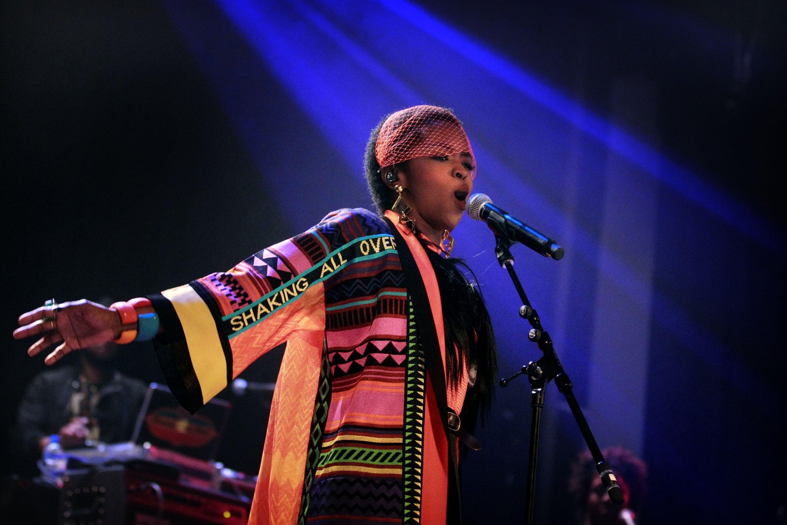Lauryn Hill: Ex-Factor live with a reggae spin is electrifying. (VIDEO)