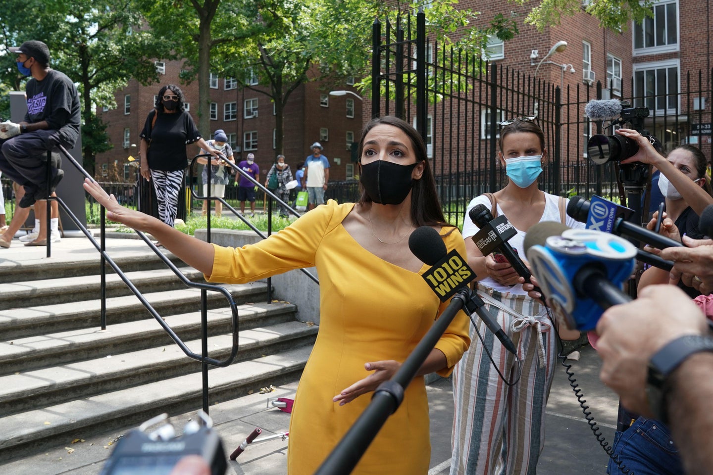 AOC slams Democratic establishment, says it lacks “core competencies ...