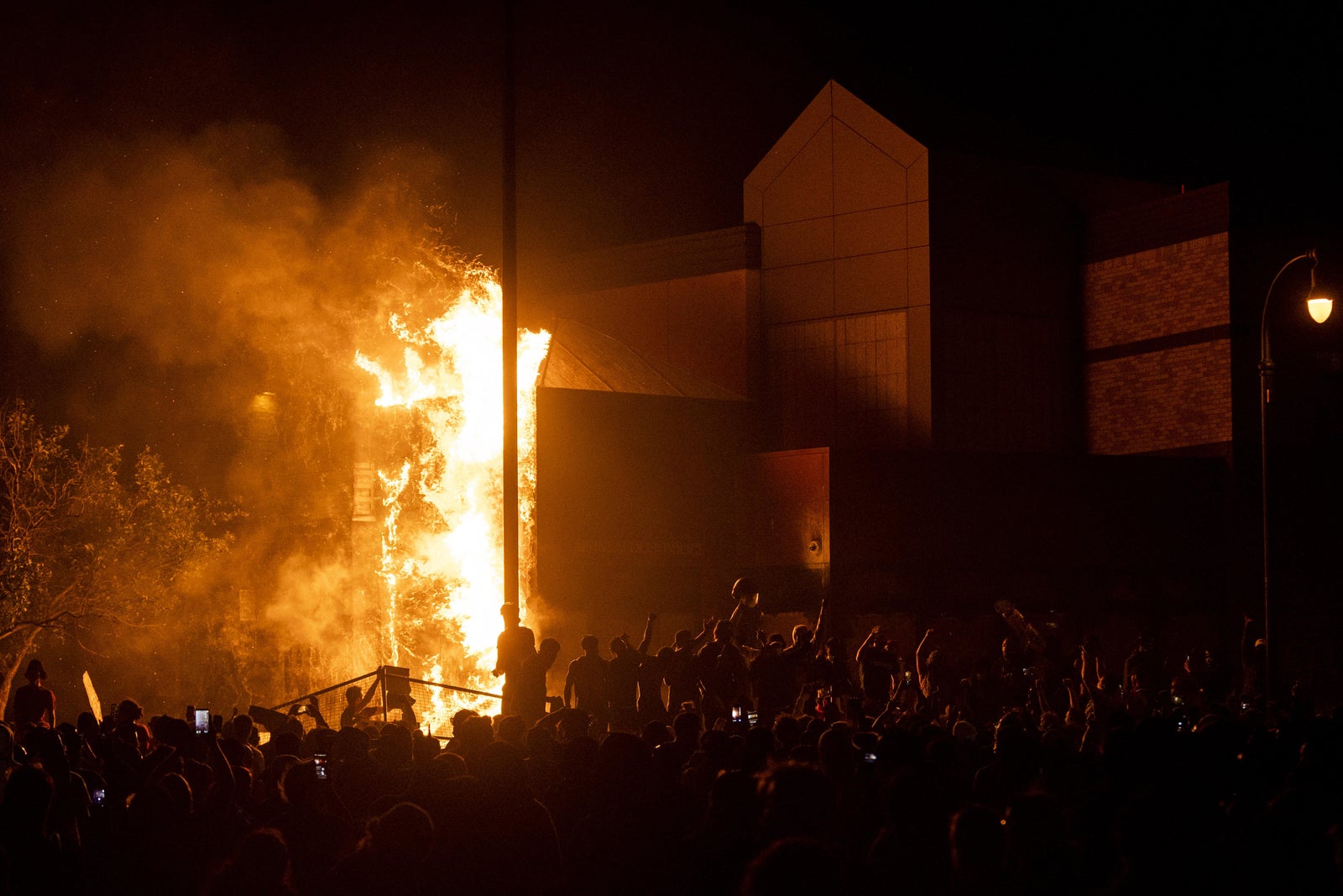 Protests, looting escalates in Minneapolis police violence protest over ...