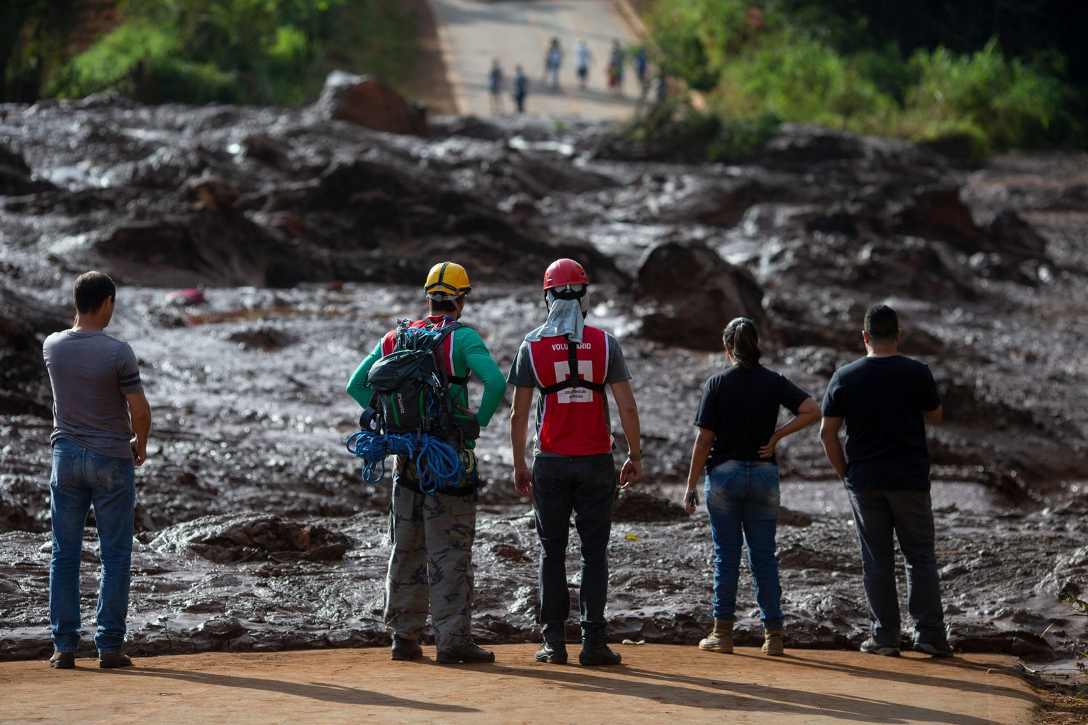 Brazil dam collapse leads to hundreds missing in Minas Gerais state.