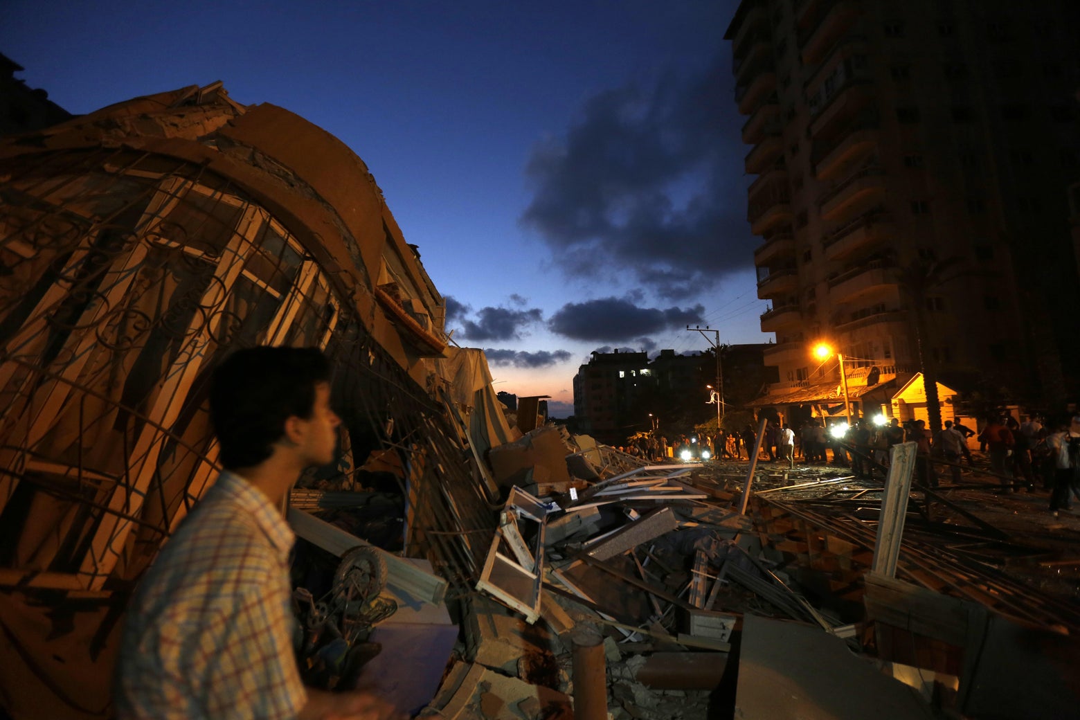 Video: Israel topples 12-story apartment building in Gaza.