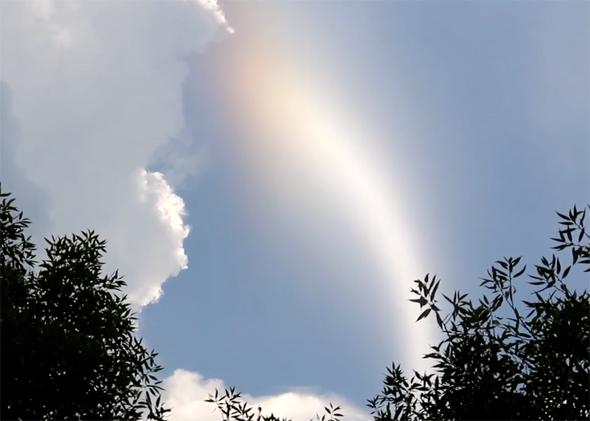 Video of a crown flash in Russia.