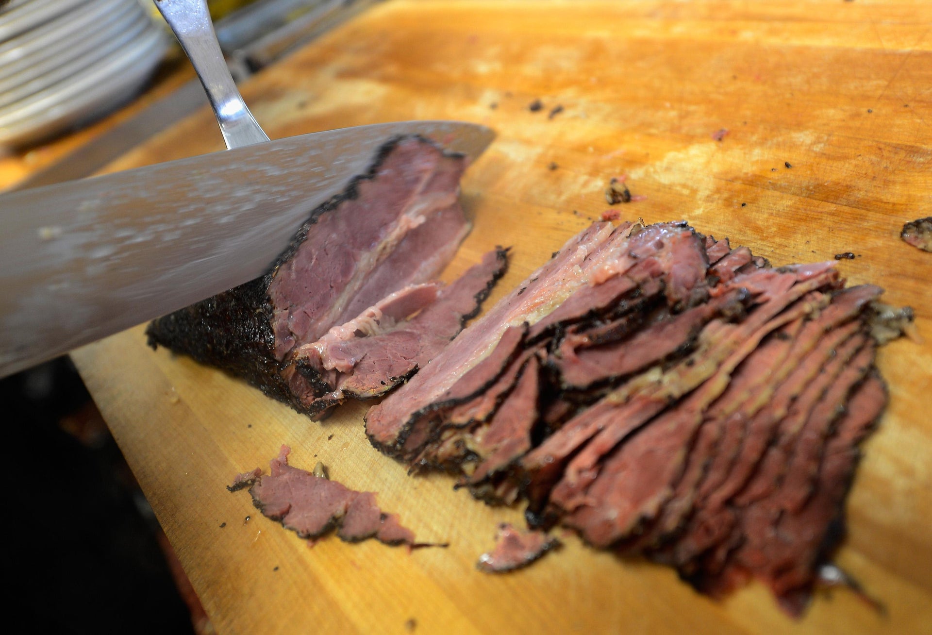 Iridescent deli meat: Why some sliced ham and beef shine with rainbow ...