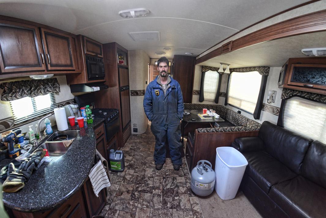 Kyle Cassidy photographs the homes of oil workers in North Dakota in ...