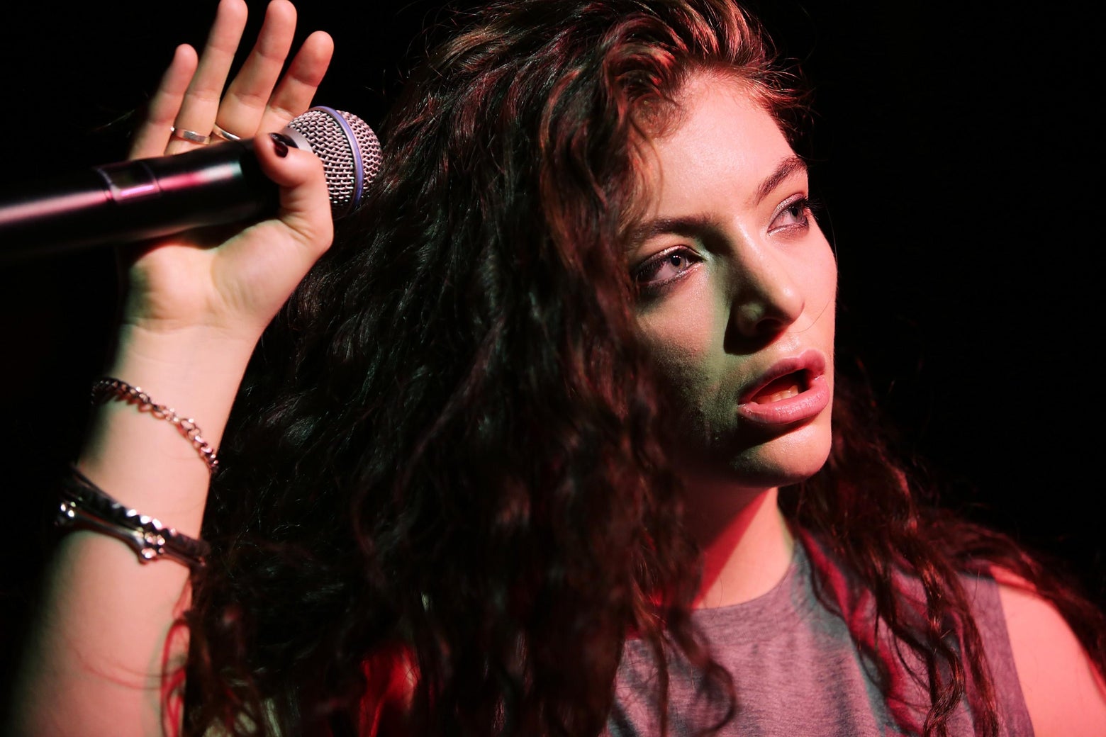Lorde Sings Use Somebody: A 12 year old Lorde covers Kings of Leon (VIDEO).