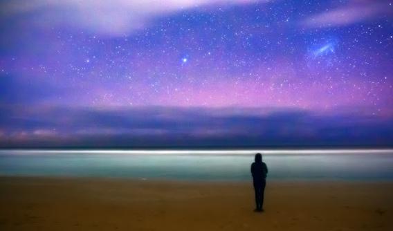 Astrophoto: Southern skies over an Australia beach.