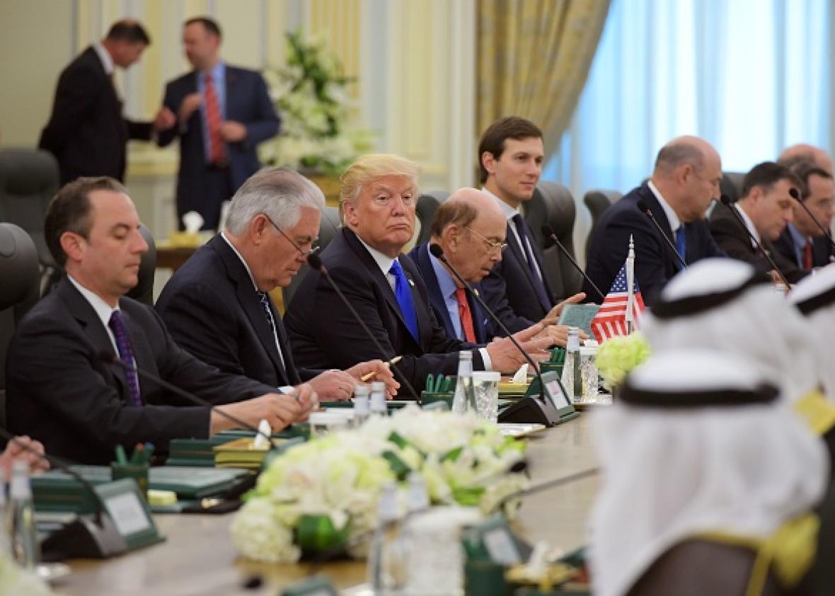 A nutso White House statement lauds Donald Trump’s “magnetic personality.”