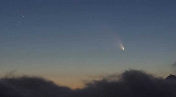 Comet and the Moon: Time-Lapse Video of New Comet.