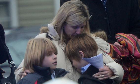 Sandy Hook shooting: Newtown Bee asks reporters to leave victims ... Sandy Hook shooting: Newtown Bee asks reporters to leave victims ...