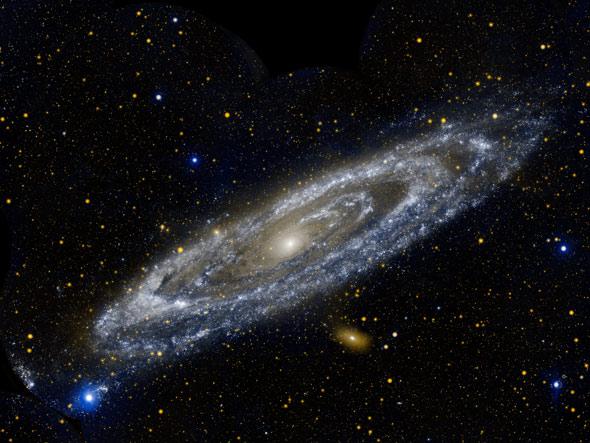 Moon and Andromeda: Relative size in the sky.