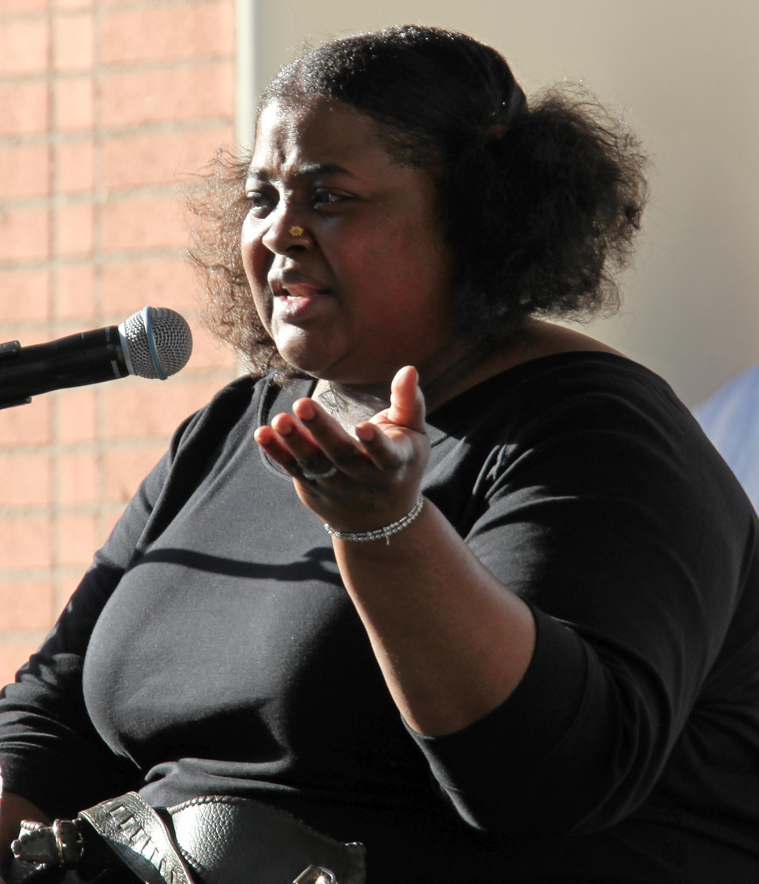 Hillary Clinton reminds Sister Souljah of “the slave plantation white ...