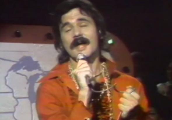 Bill Murray as Nick the Lounge Singer: Watch his first performance at ...
