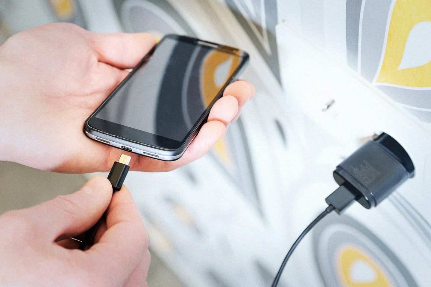 Free public phone chargers: The FBI's warning is bogus. And juice ...